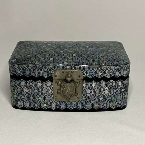 Accents | Geometric Black And Silver Box With Turtle Clasp | Poshmark